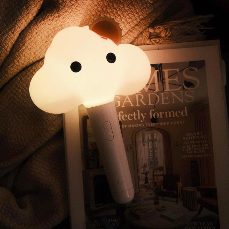 Lightstick là gì? Tất cả những điều bạn cần biết về gậy phát sáng thần kỳ